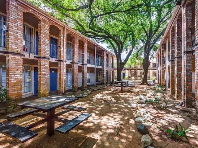 480 W Parker Road 84