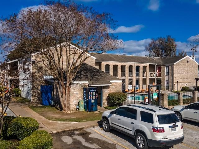 480 W Parker Road 106