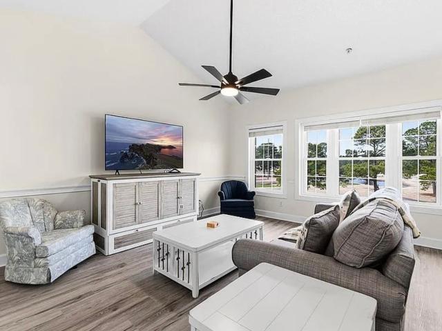4815 Orchid Way 4 303