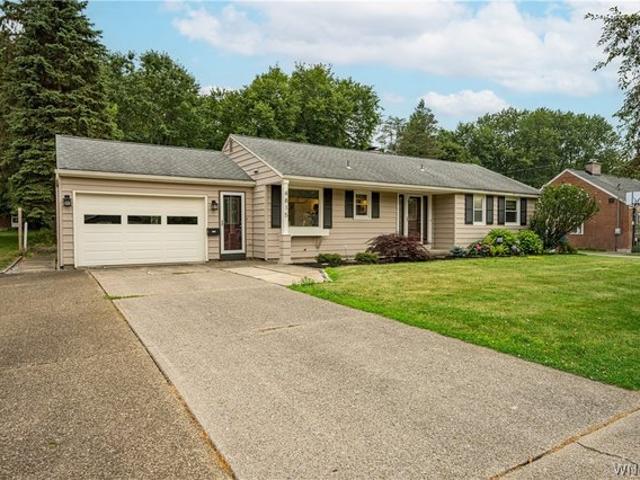 4815 Crestwood Dr, Hamburg, NY 14075