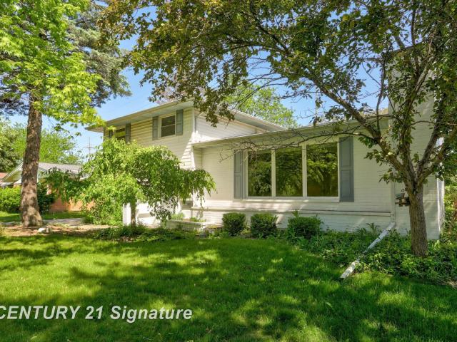 4816 Leaside Drive