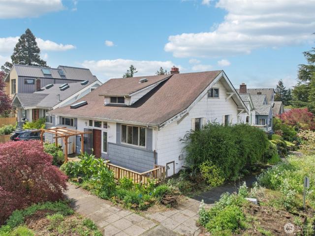 4817 Greenwood Ave N, Seattle, WA 98103 | MLS #2508 | Compass
