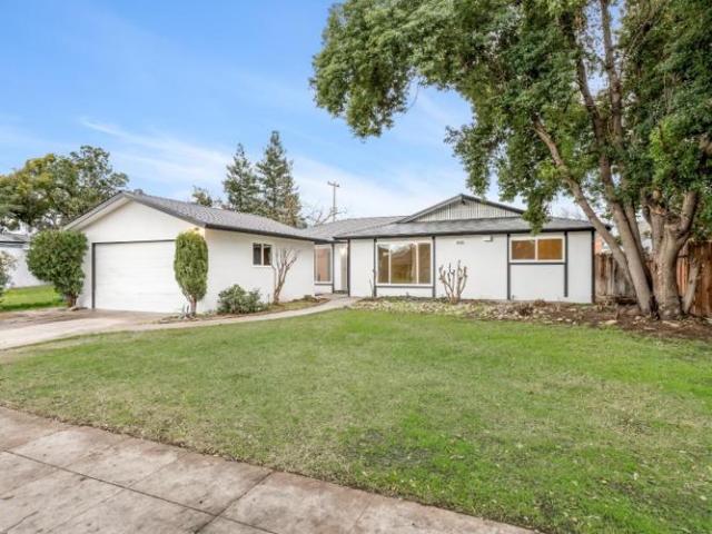 4818 E San Gabriel Ave, Fresno, CA 93726