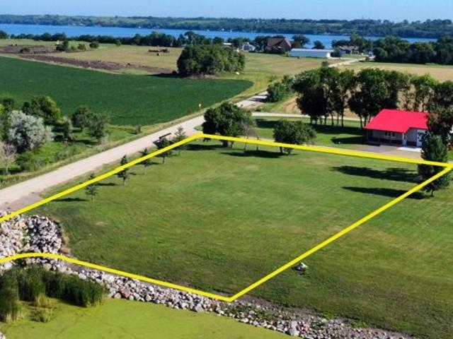 48103 Grace Ln, Big Stone City, SD 57216