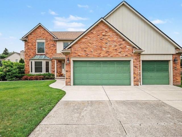 48103 Greenbriar Dr, Macomb, MI 48044