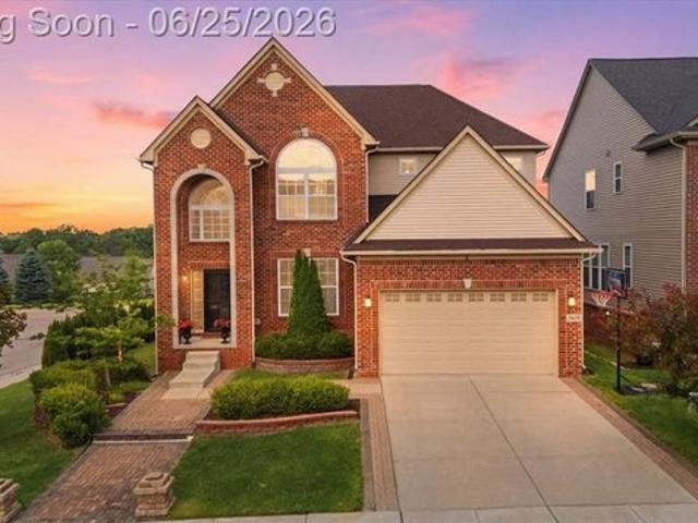 4810 E Stonegate Cir, Orion, MI 48359