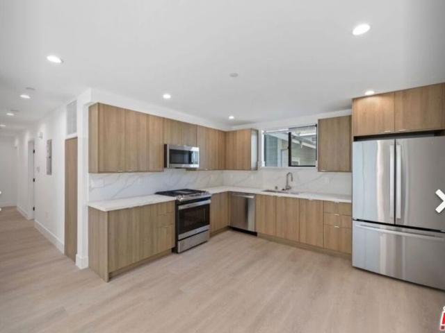 4810 1/2 Mascot Street
