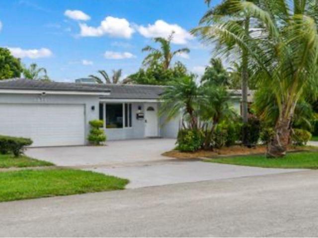 4811 Hayes St, Hollywood, FL 33021 | MLS #F10525 | Compass