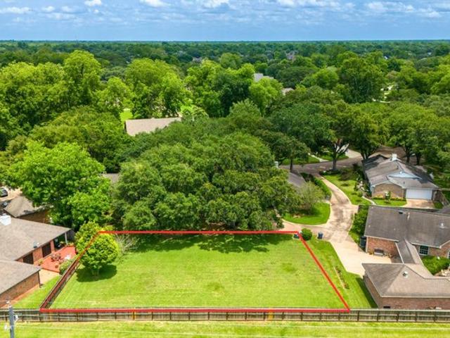 4811 Lake Village Dr, Fulshear, TX 77441