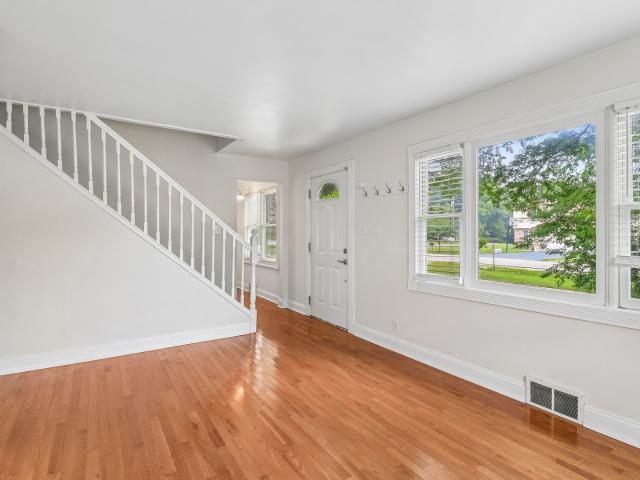 4811 Roslyn Road