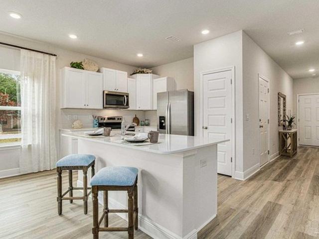 4811 Spruce Point Dr, Gulf Breeze, FL 32563