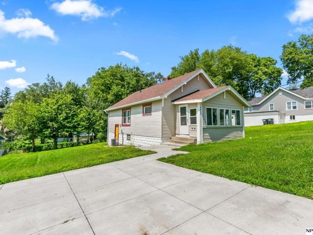 4812 N 45th St, Omaha, NE 68104