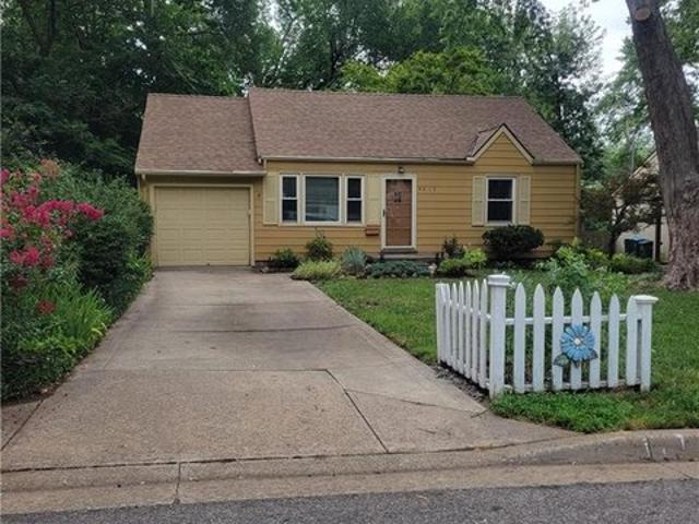 4813 Canterbury St, Roeland Park, KS 66205