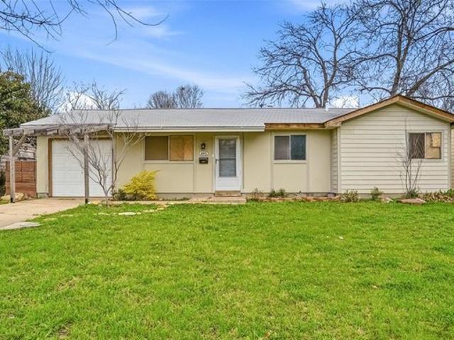 4813 Dorsey St, Forest Hill, TX 76119