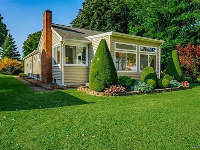 4813 E Lake Rd, Burt, NY 14028
