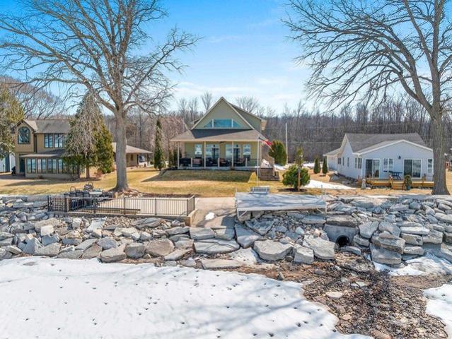 4813 Edgewater Beach Rd, Green Bay, WI 54311