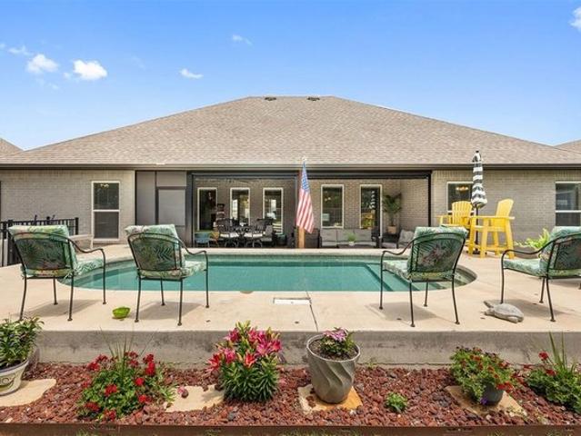 4813 Hambletonian Ln, Mustang, OK 73064