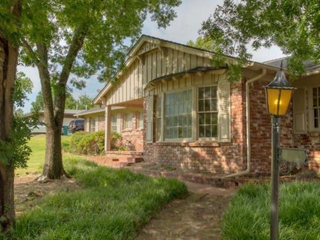 4813 Larissa Lane