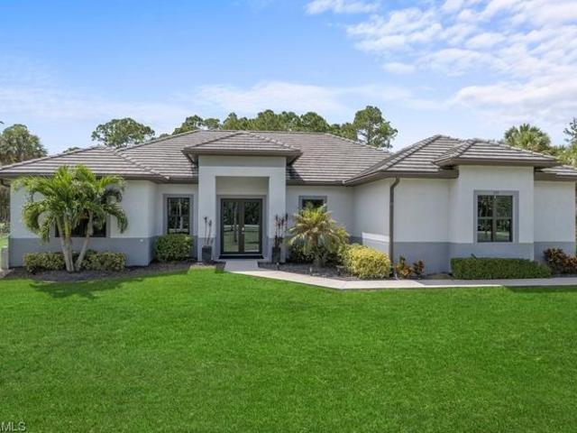 481 7th St NW, Naples, FL 34120