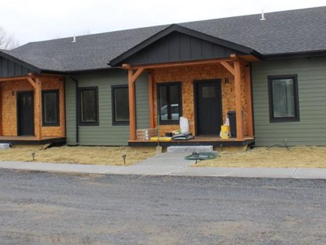 481 Gilman Rd, Lyndon, VT 05850