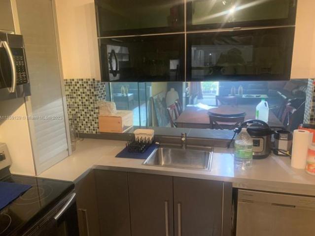 481 Ives Dairy Rd #206 4, Miami, FL 33179