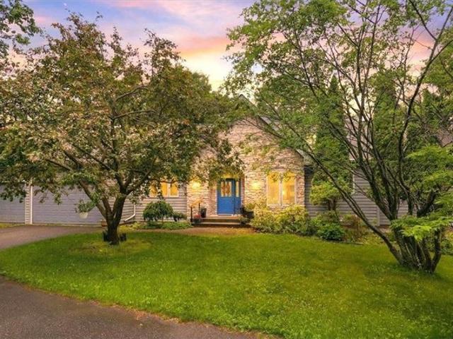481 Sleepy Hollow Dr, Roberts, WI 54023