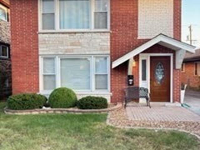 4825 Columbus Dr, Oak Lawn, IL 60453