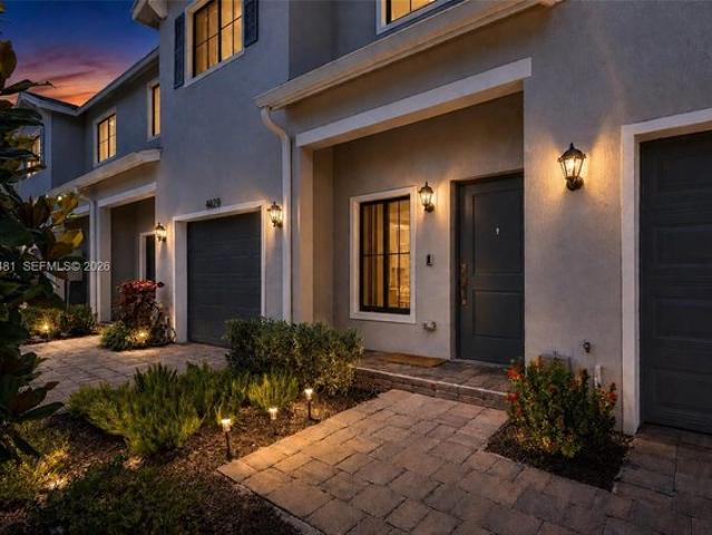 4825 Dillion St, Lake Worth, FL 33463