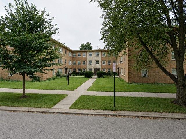 4825 Hull St Apt 3E, Skokie, IL 60077