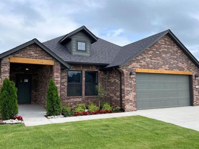 4825 Sundowner Ln, Edmond, OK 73034