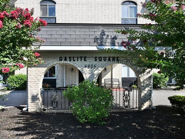 4825 Sherburn Ln Unit 110, Louisville, KY 40207