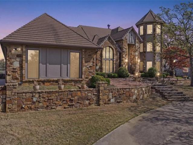 4825 W Oak Leaf Dr, Tulsa, OK 74132