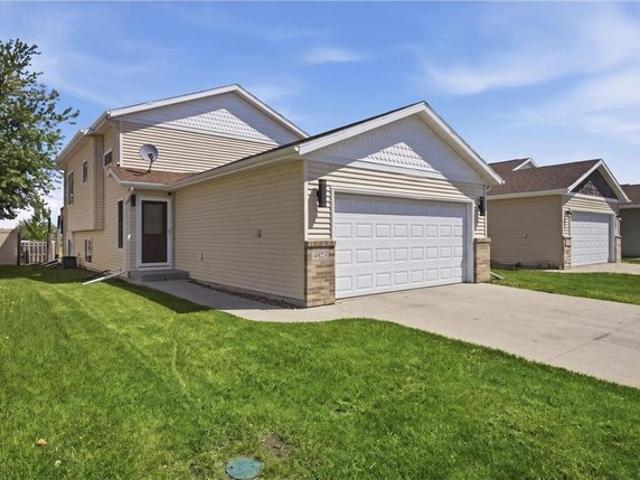 4825 50th Ave S, Fargo, ND 58104