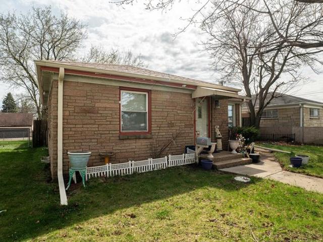 4826 N 76th St, Milwaukee, WI 53218