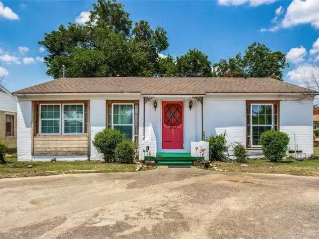 4827 Wateka Dr, Dallas, TX 75209