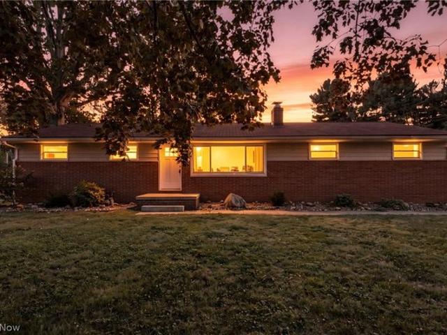 4828 Echoglenn St NW, North Canton, OH 44720