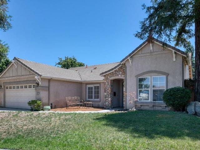 4829 W Cherry Ct, Visalia, CA 93277