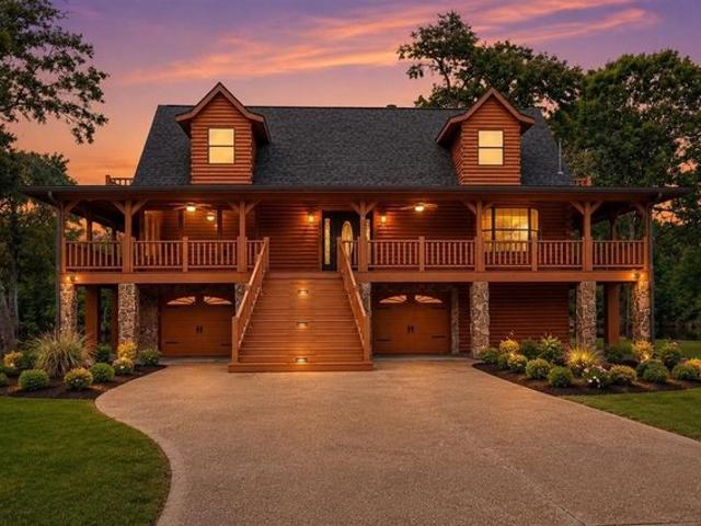 4820 Cypress Lake Dr, Lake Charles, LA 70611