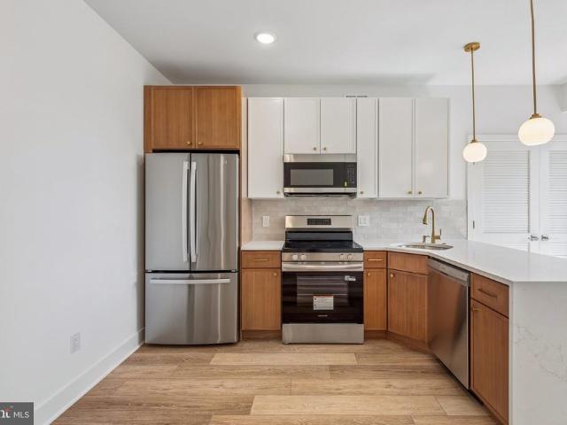 4820 Chester Avenue # 202