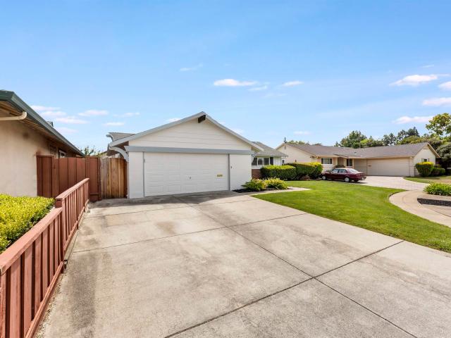 4820 Louise Ct