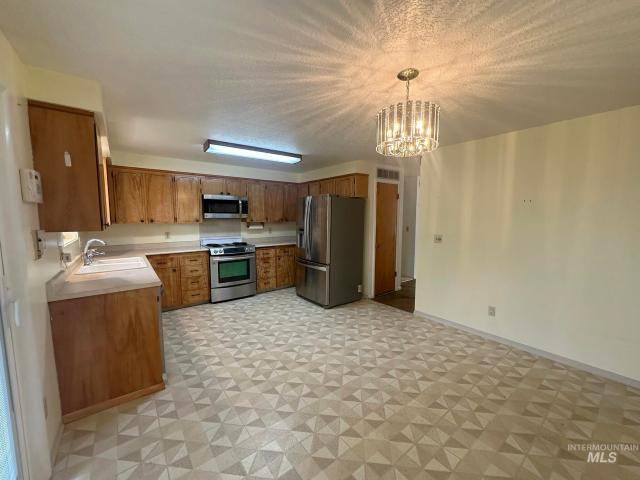 4821 N Parkwood