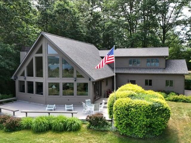 4821 Crescent Beach Rd, Onekama, MI 49675