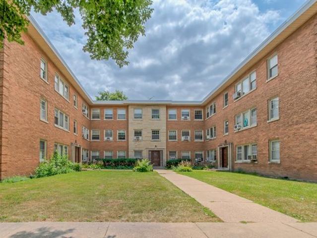 4821 Hull St Apt 2C, Skokie, IL 60077