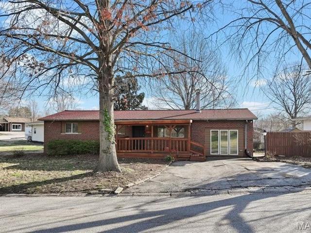 4821 Wick Mor Dr, Alton, IL 62002