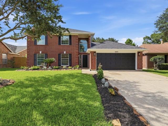4823 Meadowglen Dr, Pearland, TX 77584