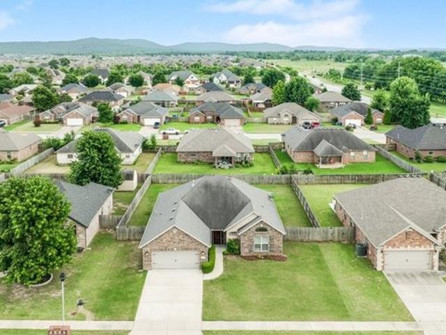 4823 W Homespun Dr, Fayetteville, AR 72704