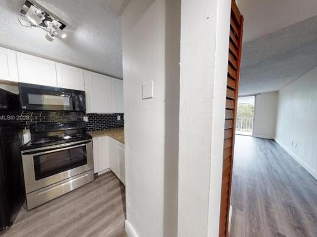 482 165th St Rd NW #A304, Miami, FL 33169