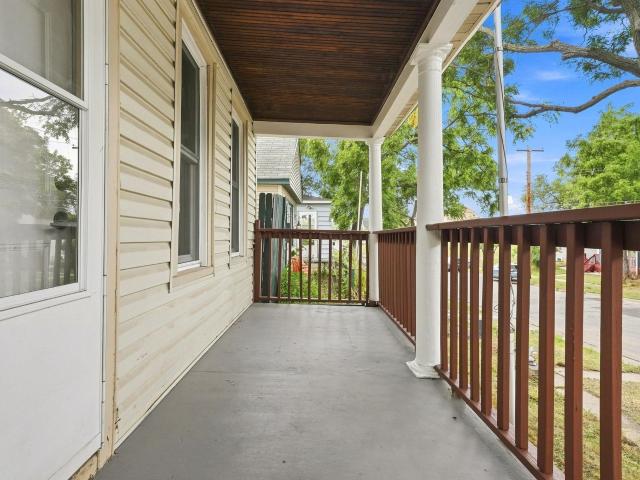 482 Lawson Avenue W