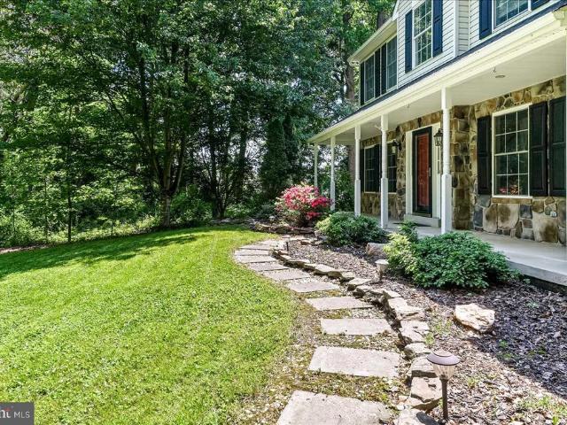482 W Street Road