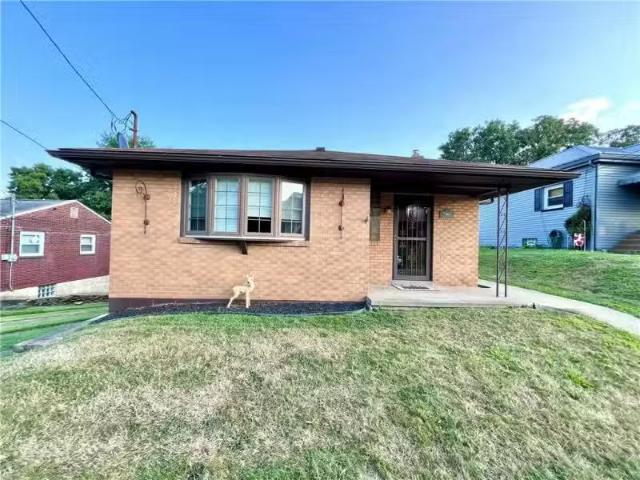 482 WALNUT ST, SPRINGDALE, PA 15144 Single Family Residence Fo.
